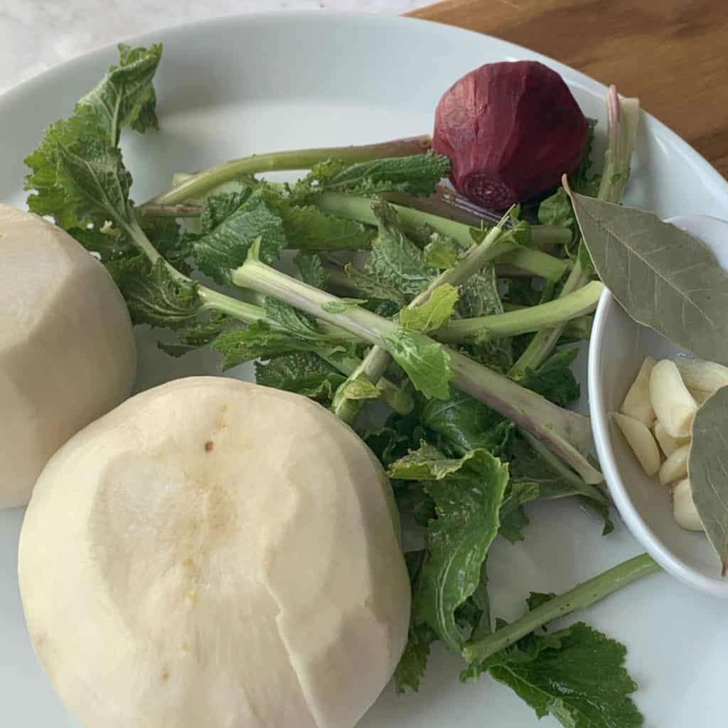 Middle Eastern Rosy-Pink Pickled Turnips